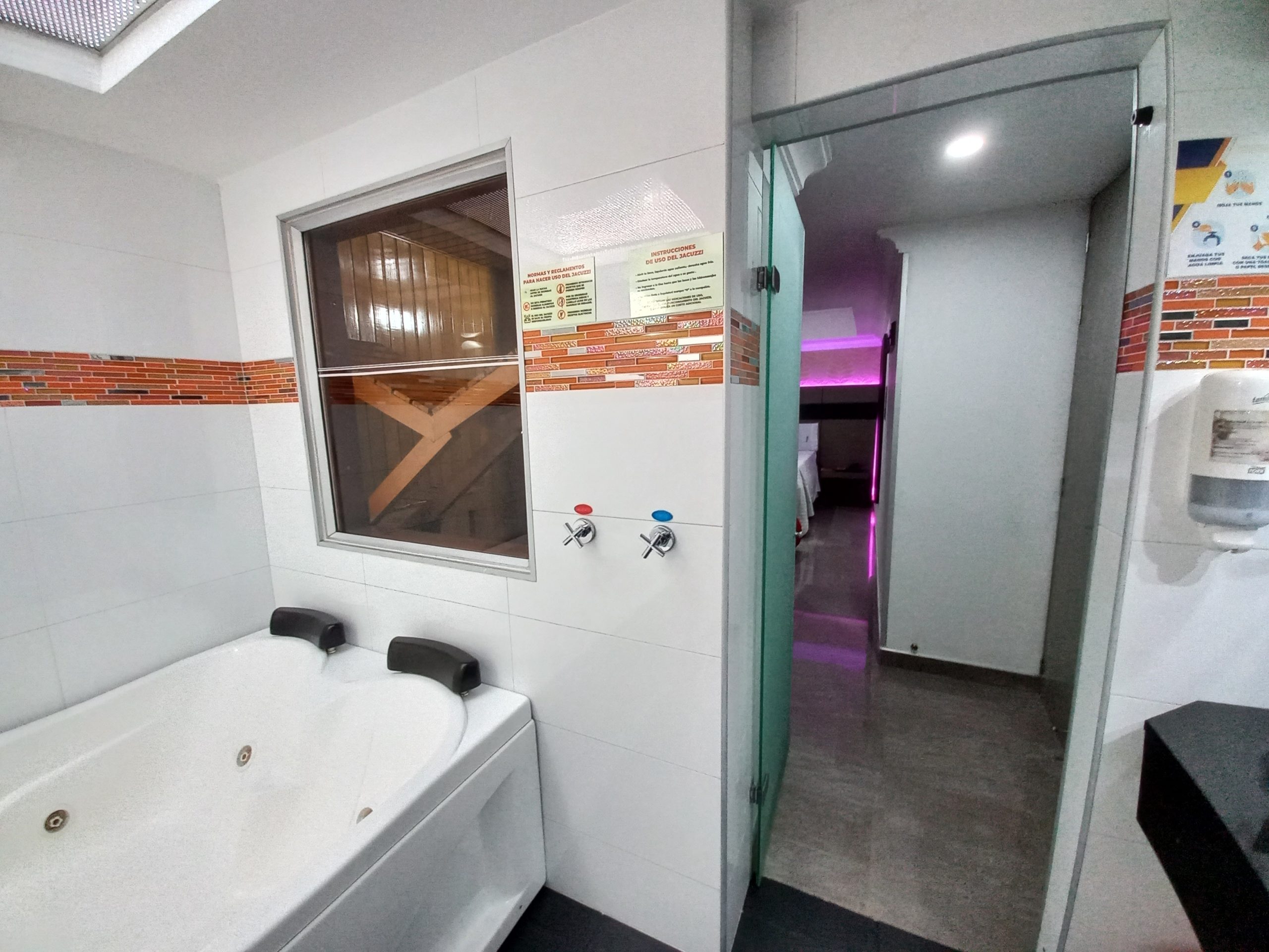 Suite Sauna y Jacuzzi – Motel Casa Montana